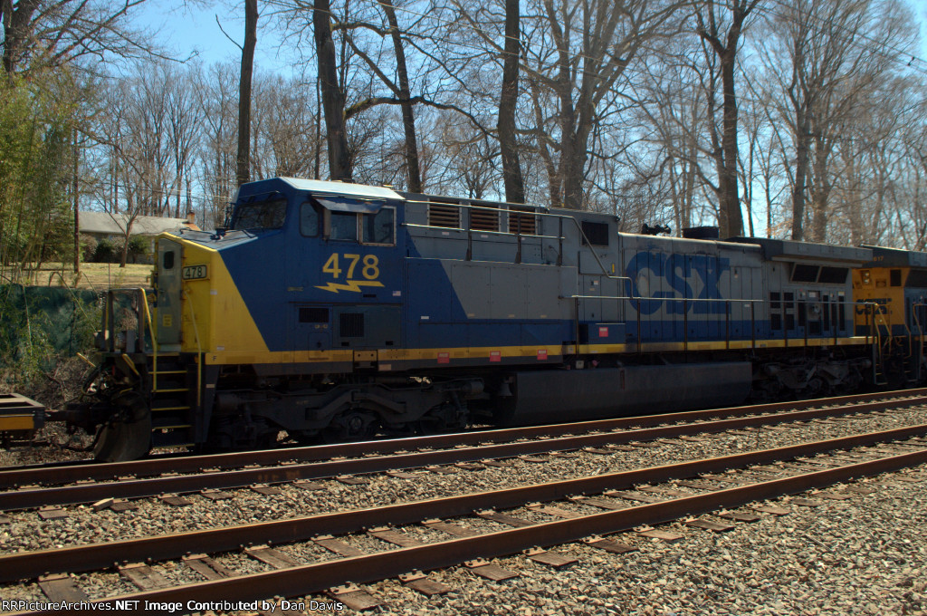 CSX AC44CW 478 trails on Q703-25